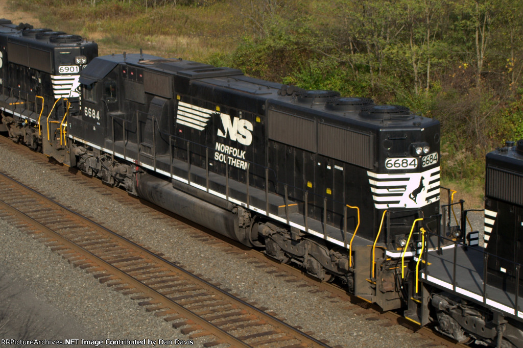 NS SD60 6684 trails on 37A